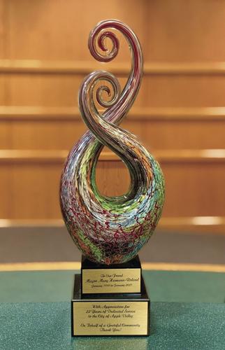 Apple Valley mayor honored for service | Free | hometownsource.com
