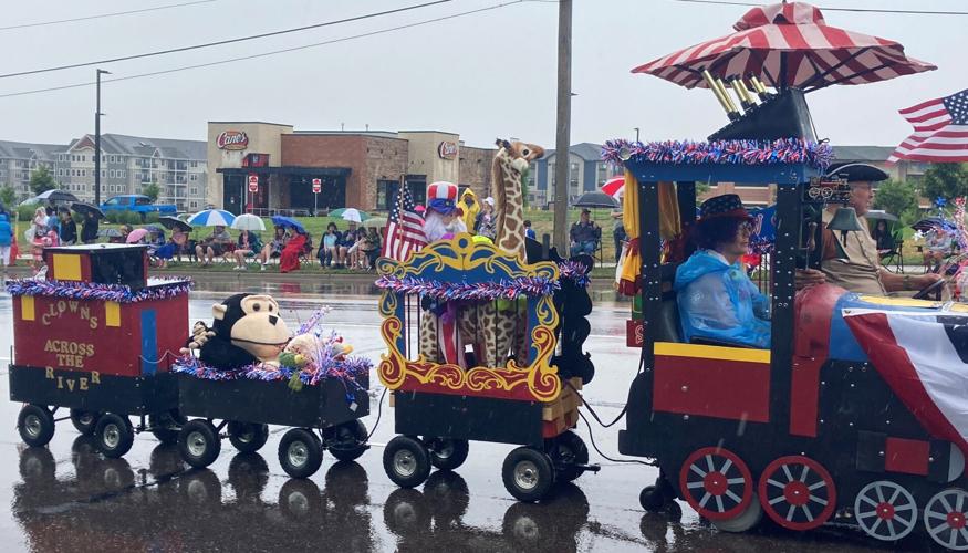 2022 Eagan Funfest Parade not dampened by rain | Eagan | hometownsource.com