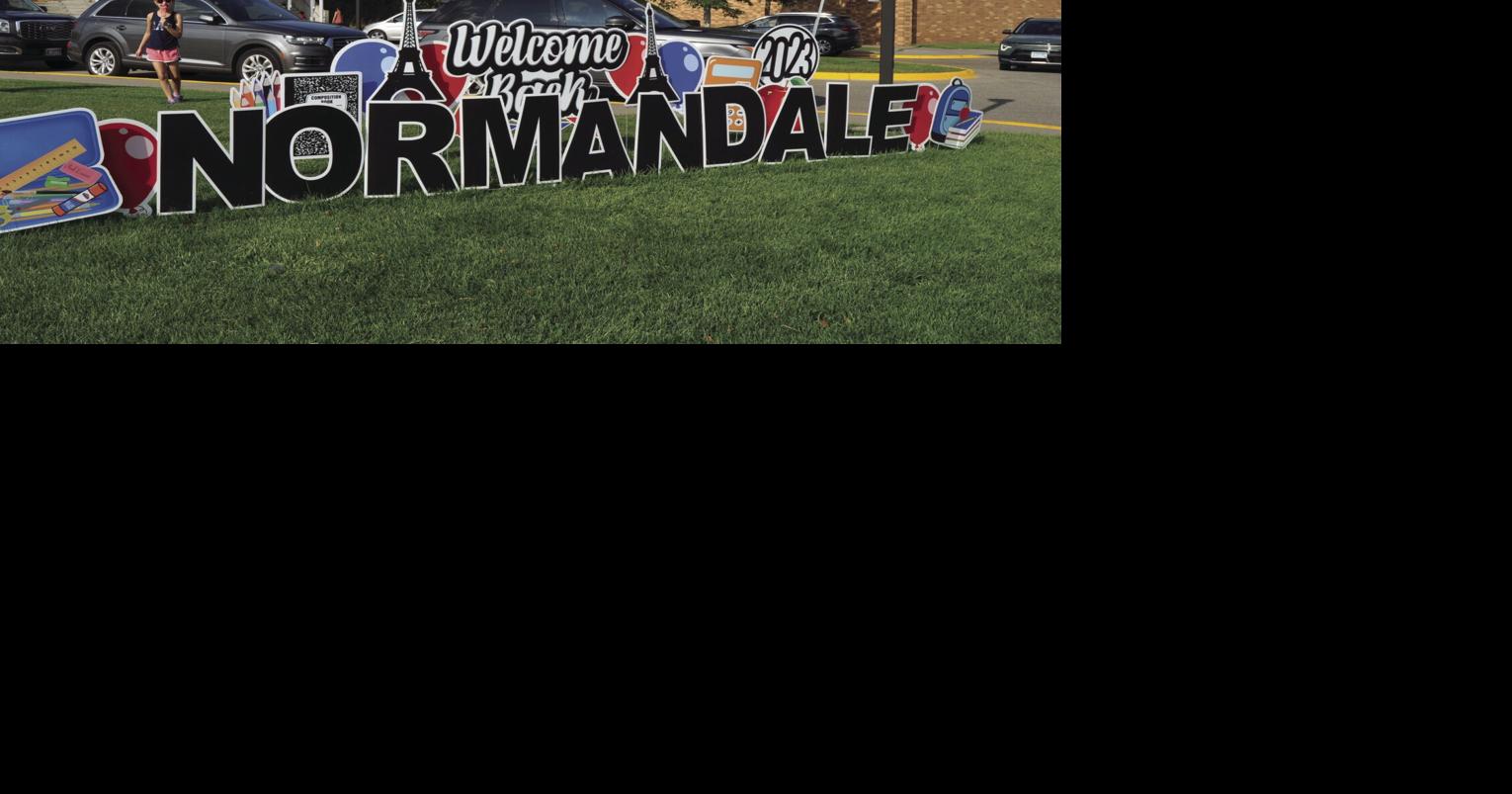 Photos: Welcome back to school, students! | Edina | hometownsource.com