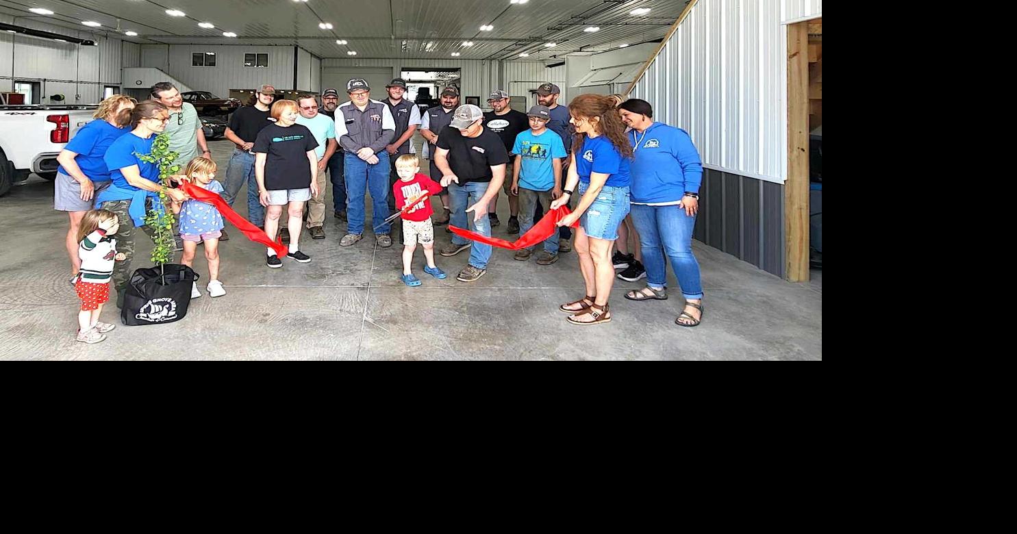 Lee Auto Body in Spring Grove celebrates 30 years | Local News ...