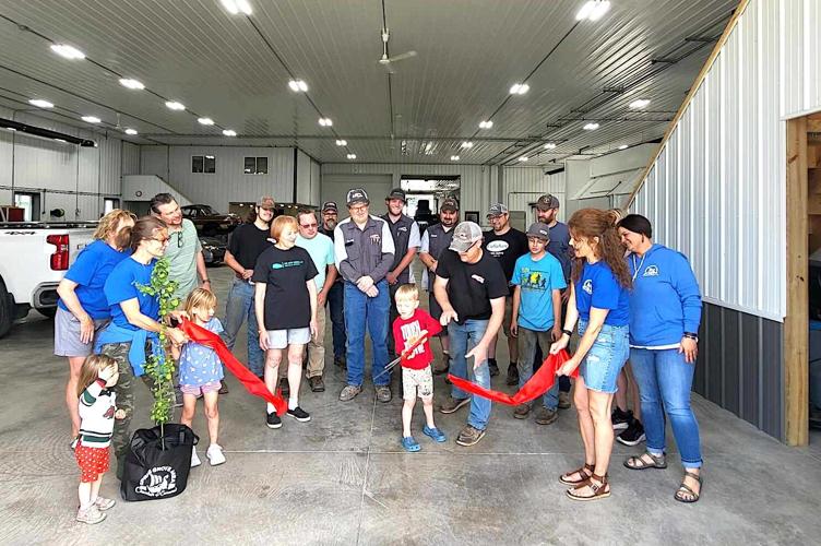 Lee Auto Body in Spring Grove celebrates 30 years | Local News ...