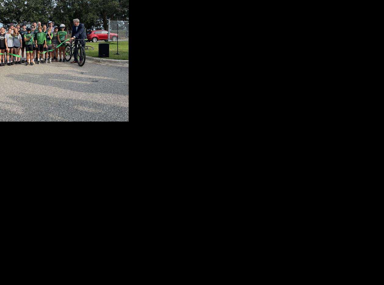 Edina's first mountain bike trails officially open | Edina | hometownsource.com