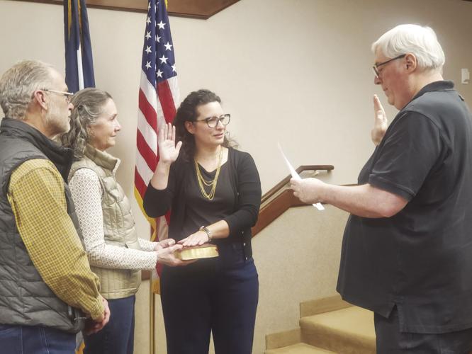 Taking the oath of office | Free | hometownsource.com