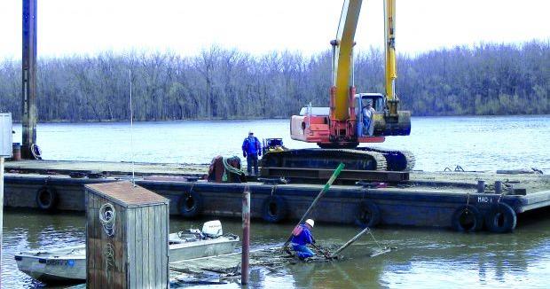 Extraordinary Friends of Pool 9 Mississippi River clean up | Local News ...