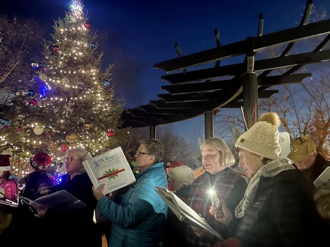 'Tis the season | Elk River Star News | hometownsource.com