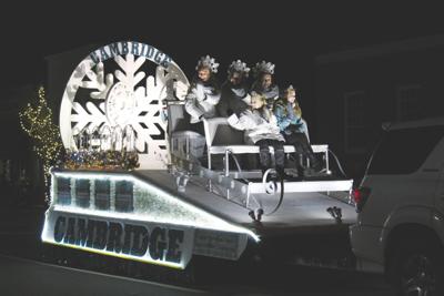 Snow falls in time for Snowflake Parade | Local News | hometownsource.com