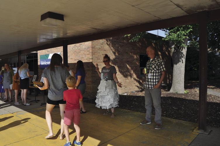 Photos: Welcome back to school, students! | Edina | hometownsource.com