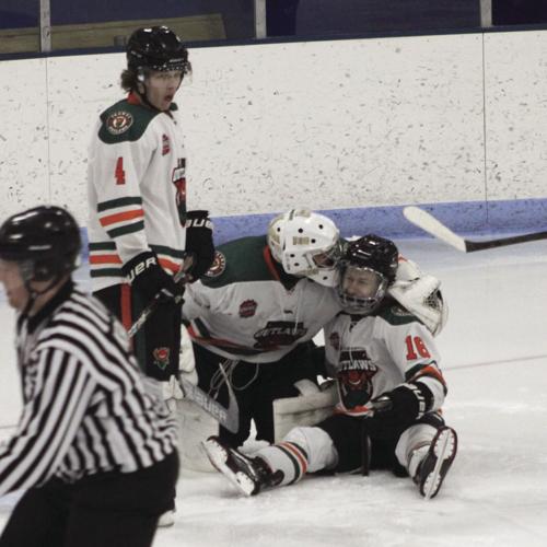 Outlaws struggling for home playoff berth | County News Review ...