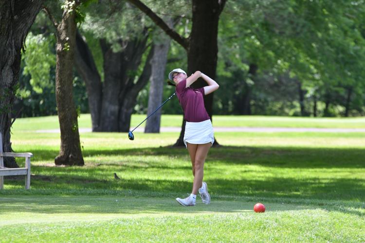 Bella Leonhart places 19th at state golf | Sports | hometownsource.com