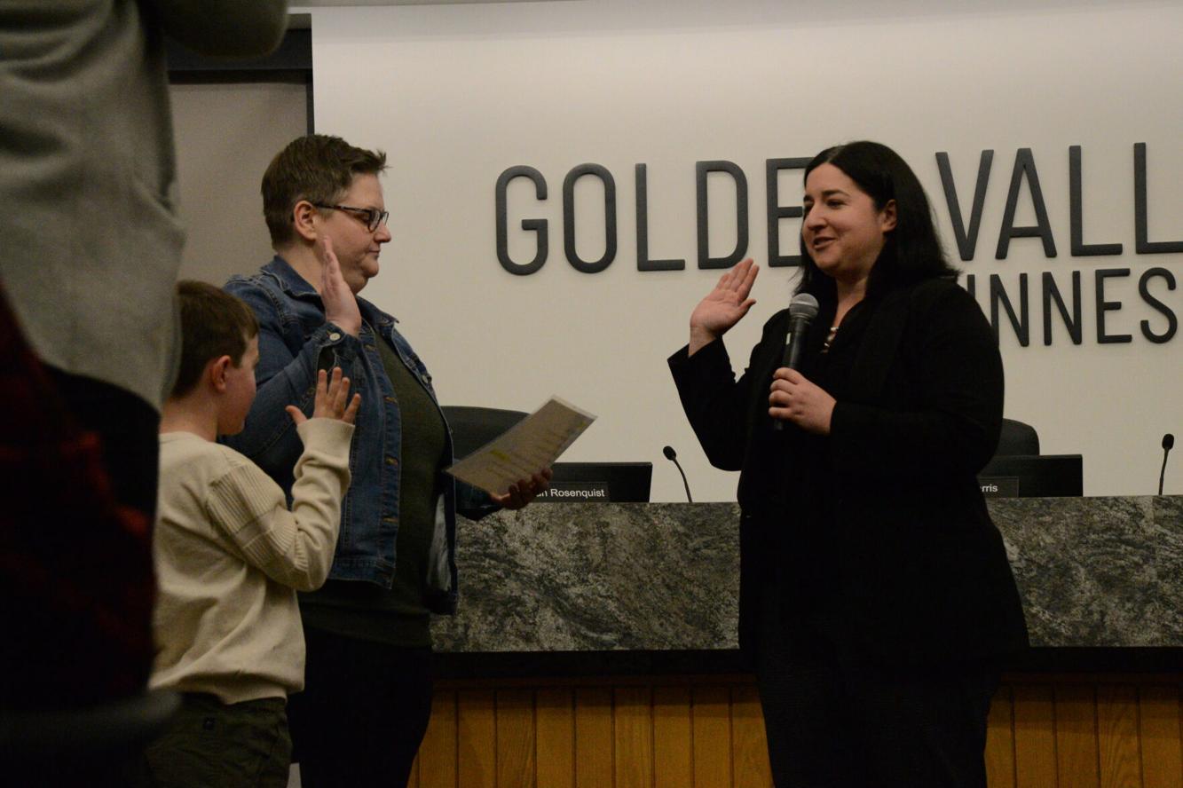 PHOTOS: Roslyn Harmon takes helm as Golden Valley mayor | Photos & Video | hometownsource.com