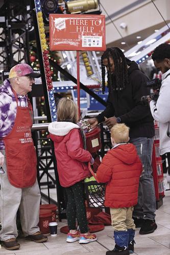 Vikings K.J. Osborn rings bells for the Salvation Army in Eden Prairie ...