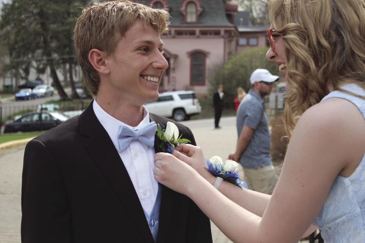 2018 Stillwater Area High School Prom | Free | hometownsource.com