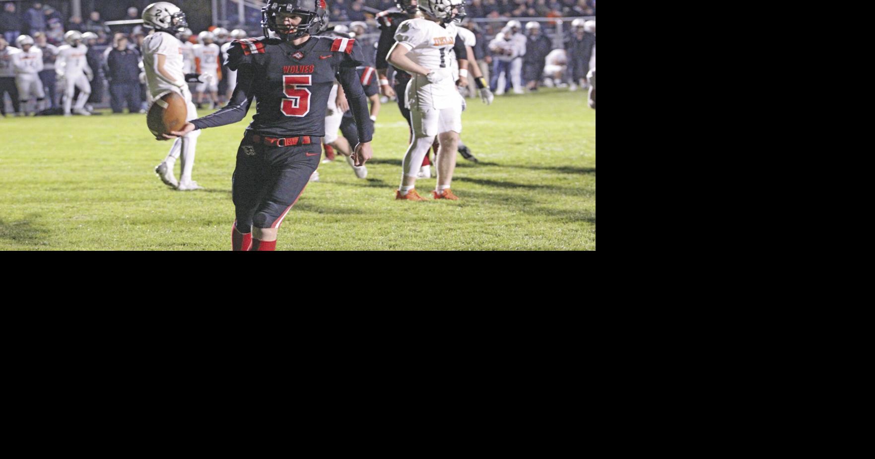 Long awaited return highlights Milaca football awards ...