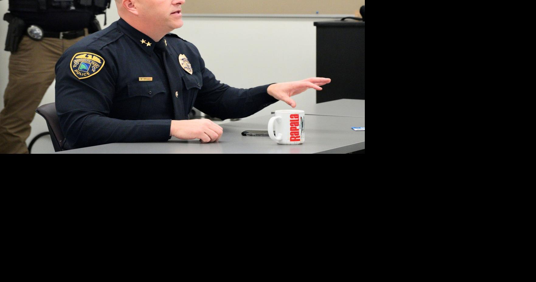 Brooklyn Park police chief: ICE agents drew guns on off-duty officer ...