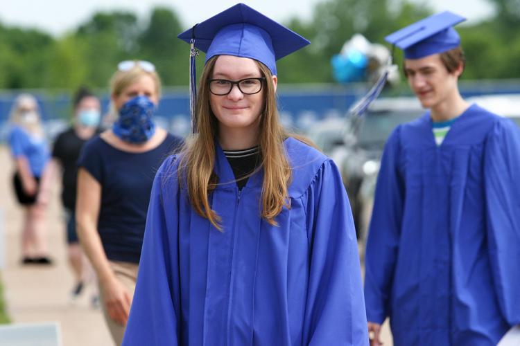 A parade of grads in Rogers | Elk River Star News | hometownsource.com