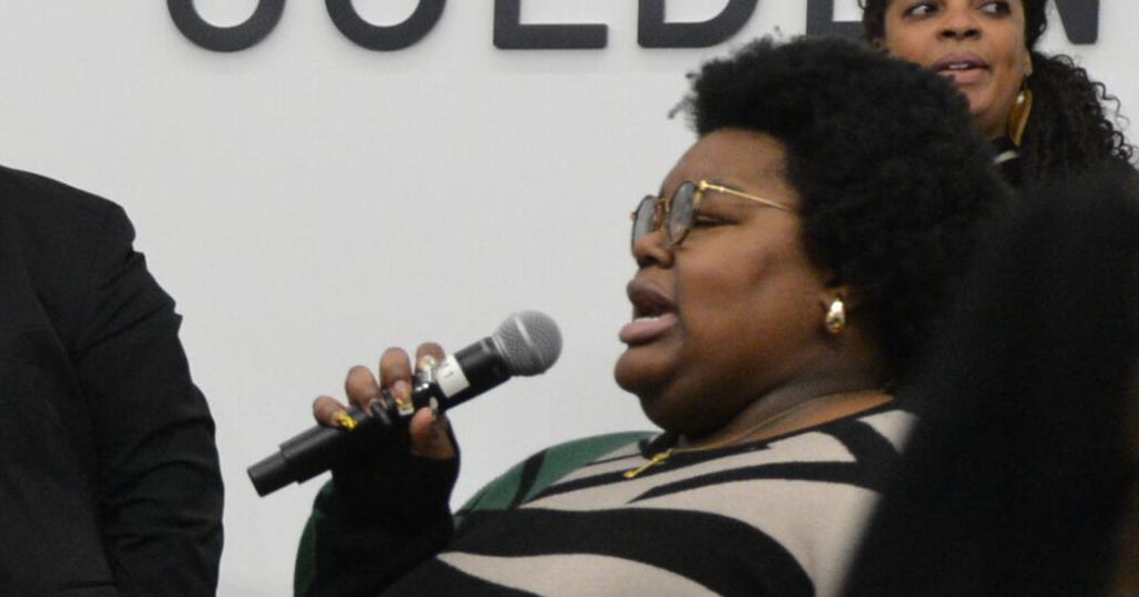 Singer Kennadi Watkins makes guest appearance at City Hall | Local News ...