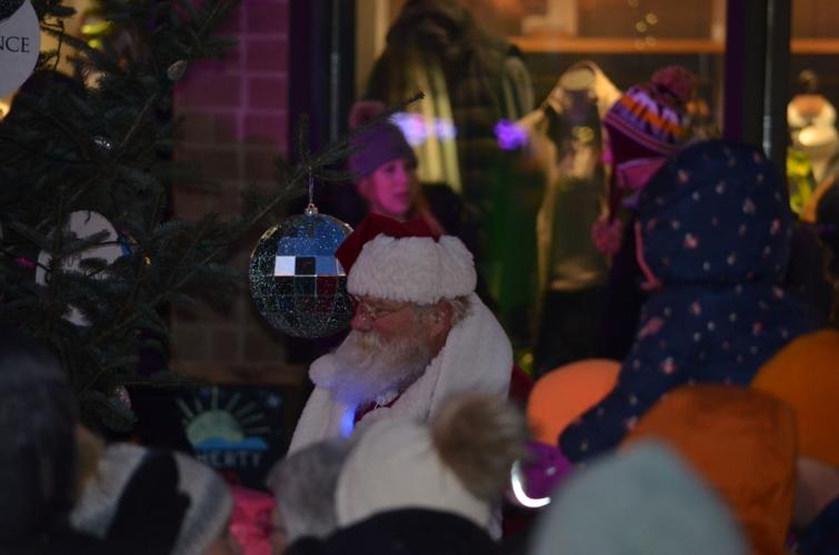 PHOTOS: Edina gets into the holiday spirit | Edina | hometownsource.com