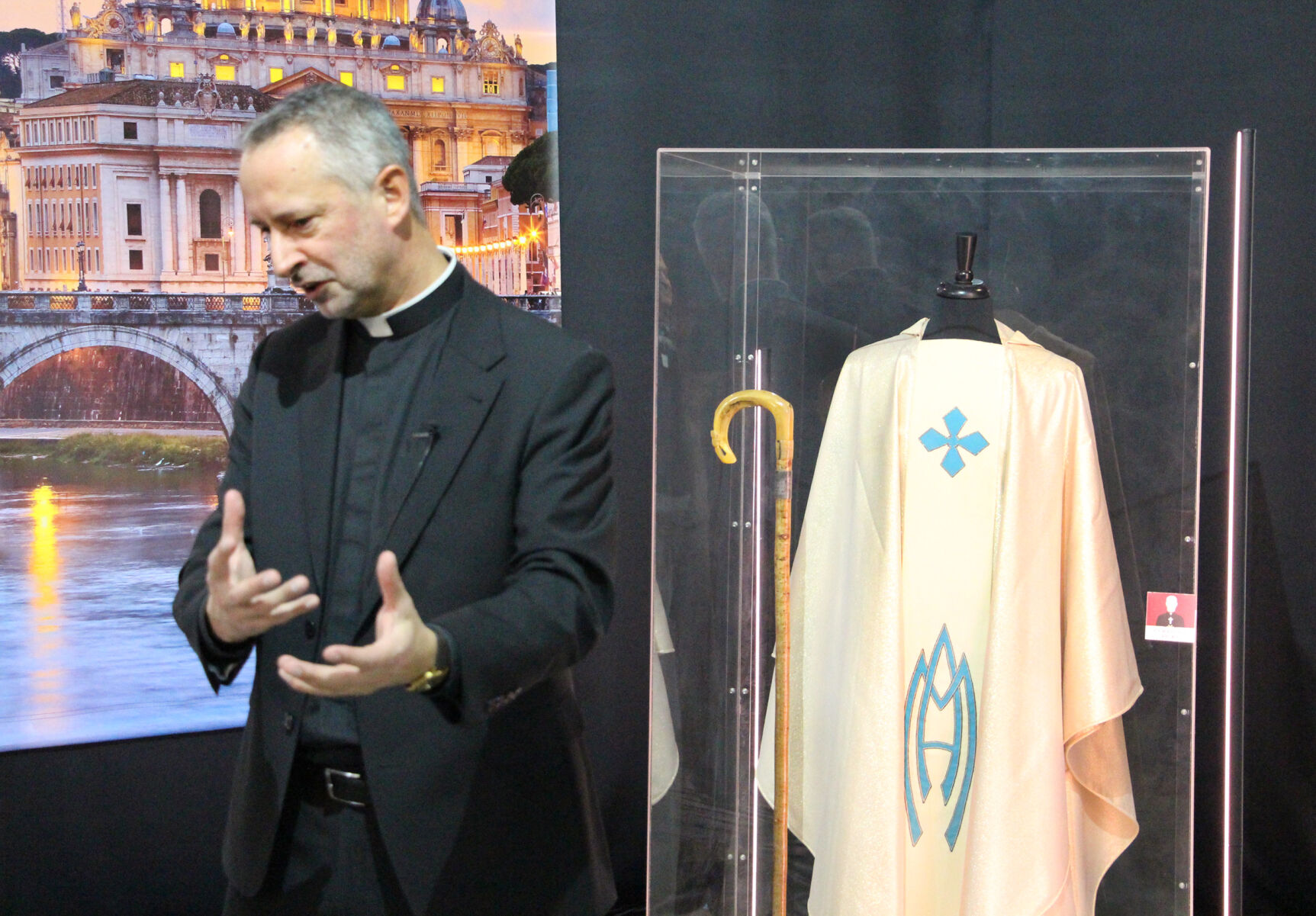 Vatican artifacts on display at Mall of America in Bloomington ...