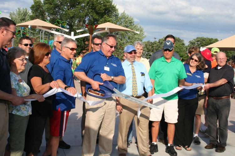 Splash pad opening draws a large crowd | Coon Rapids | hometownsource.com