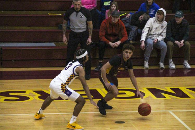 Boys basketball falls to top 4A team in CDH | Sports | hometownsource.com