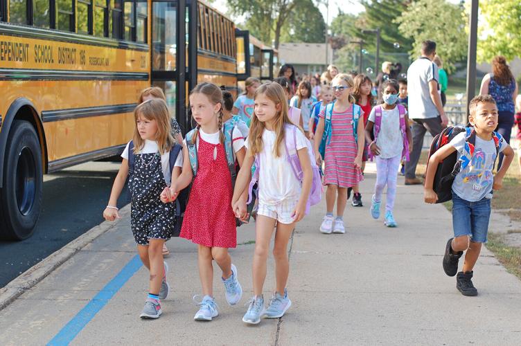 Greenleaf Elementary staff welcome students back to school | Free ...