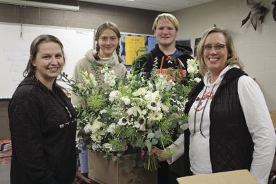 PHS students bloom with wedding arrangements | Free | hometownsource.com