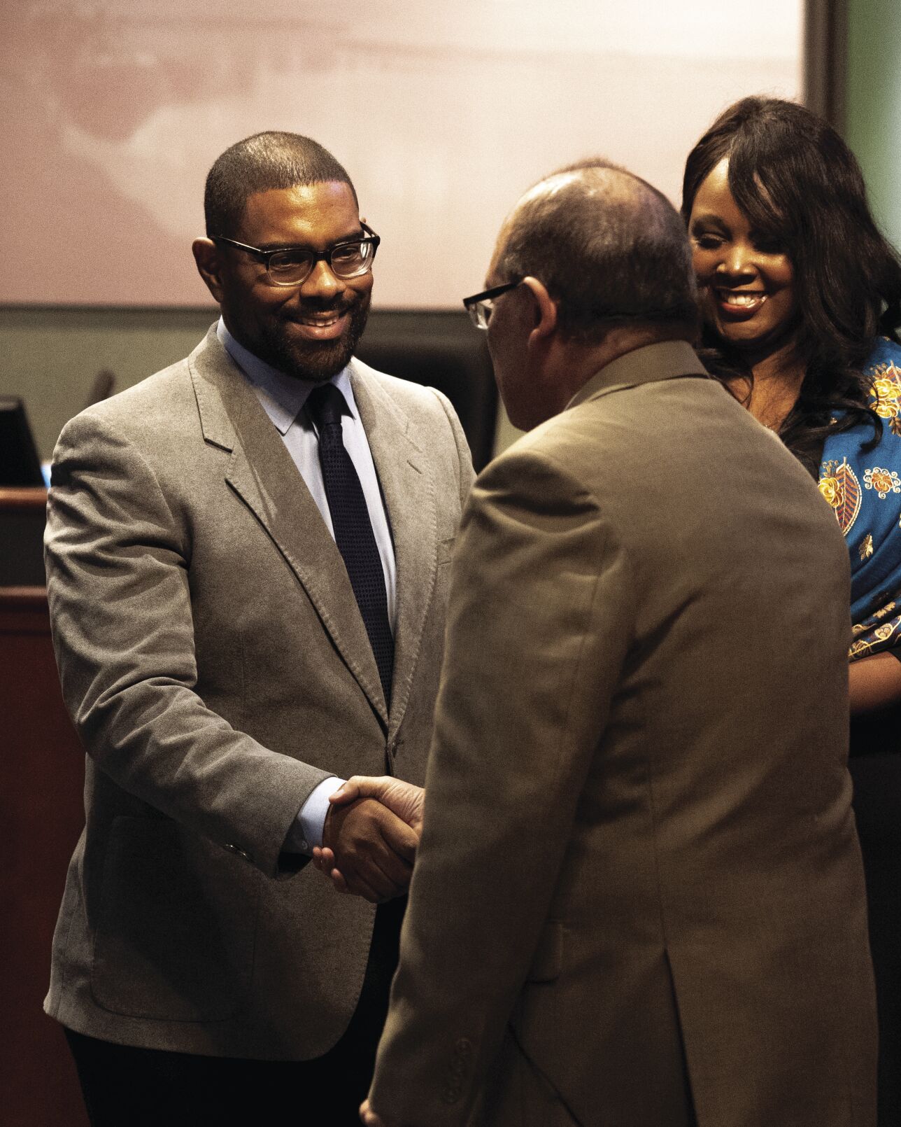 Brooklyn Park swears in new mayor, council | Free | hometownsource.com