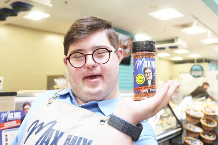 Spice mix entrepeneur tours Hy-Vee locations ahead of cookout season ...