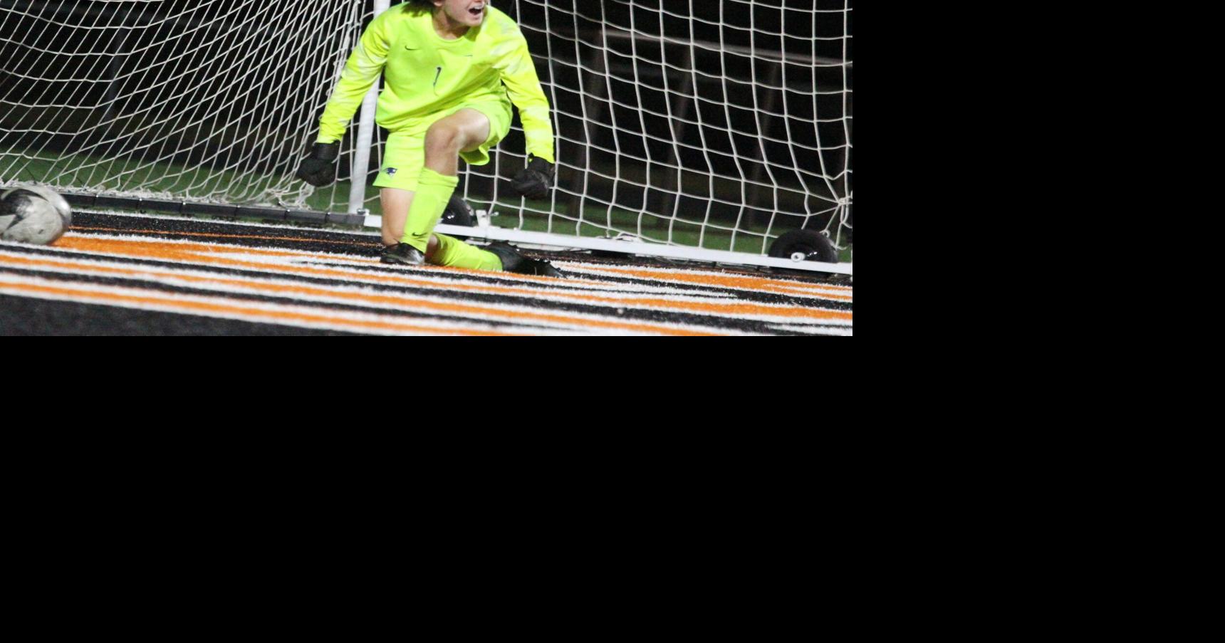 Yeager saves Rebels a spot in final | Sports | hometownsource.com