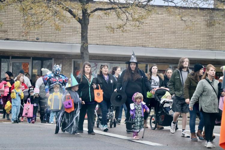 2022 Monticello Chamber and MCC trick-or-treating | | hometownsource.com