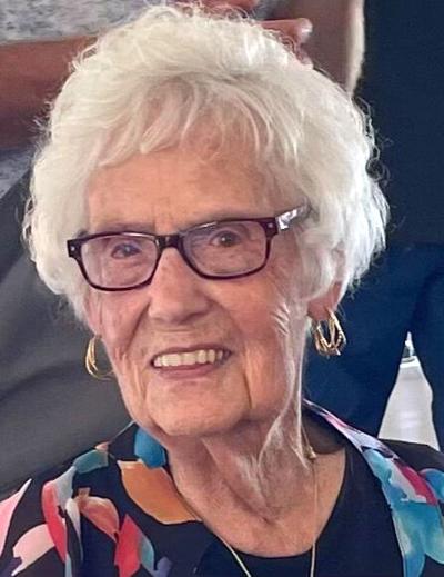 Ardelle Elizabeth Strand | Obituaries | hometownsource.com