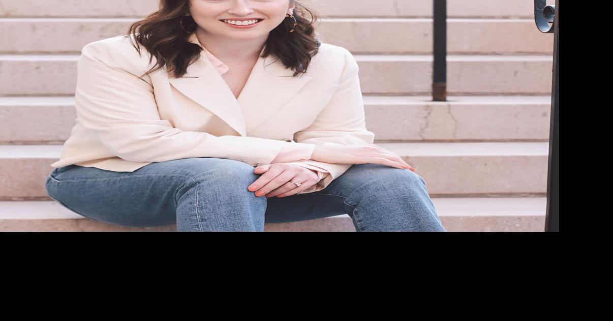 Rom-com author’s work creates a buzz | Burnsville | hometownsource.com