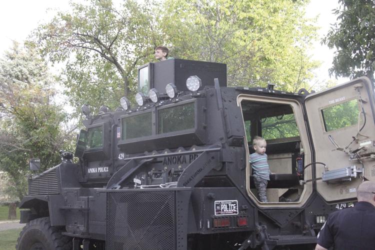 Anoka holds rescheduled 'Cookout with Cops' | Anoka | hometownsource.com