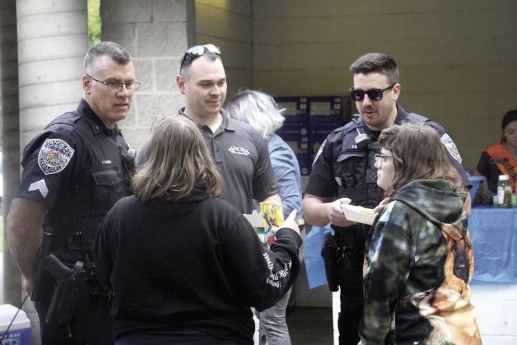 Anoka holds rescheduled 'Cookout with Cops' | Anoka | hometownsource.com