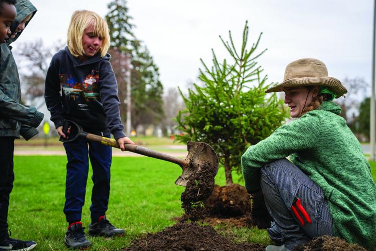 Alice Smith students help city plant trees | Hopkins | hometownsource.com