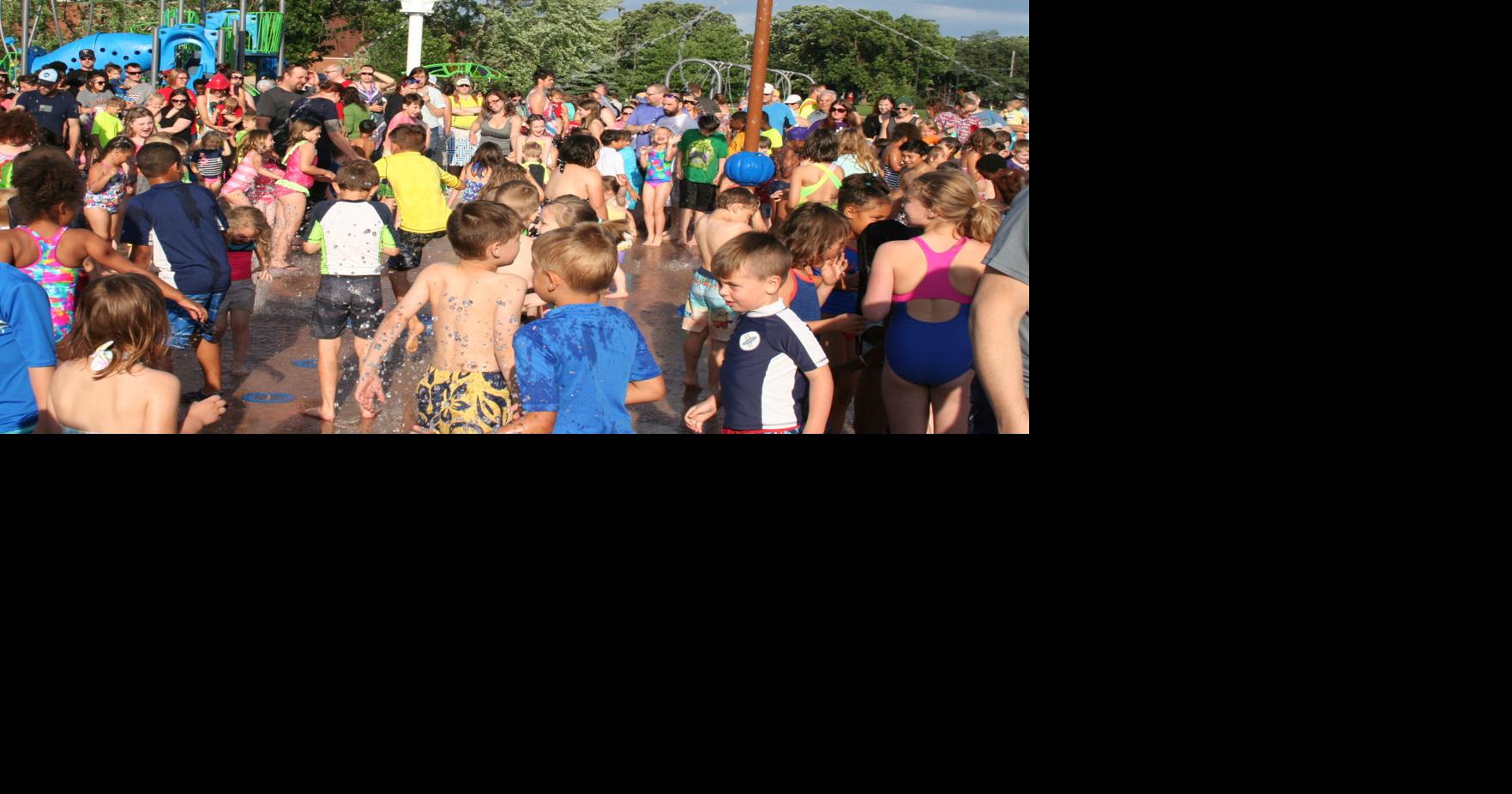 Splash pad opening draws a large crowd | Coon Rapids | hometownsource.com