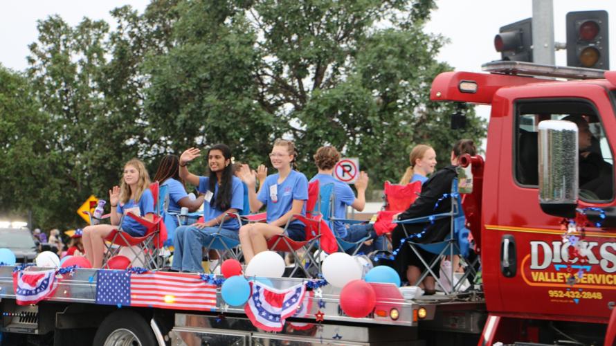 2024 Eagan Funfest Parade floats through rain to entertain | Free ...