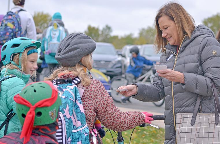 A chilly day to walk, bike to Apple Valley's Greenleaf Elementary ...