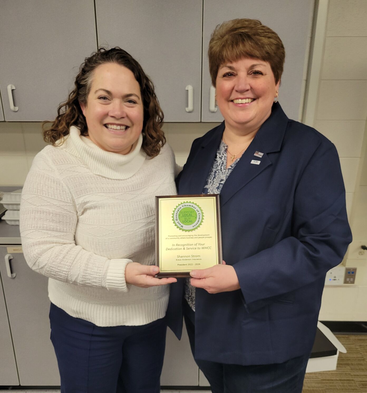 Chamber recognizes outgoing president | Community | hometownsource.com