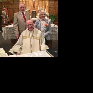 Gene and Nancy Hoy renewing wedding vows with the same priest, 61 years ...