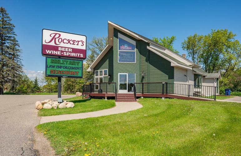 Luke and Jennifer Garner take over Rocket’s Liquor in Cohasset | APG ...