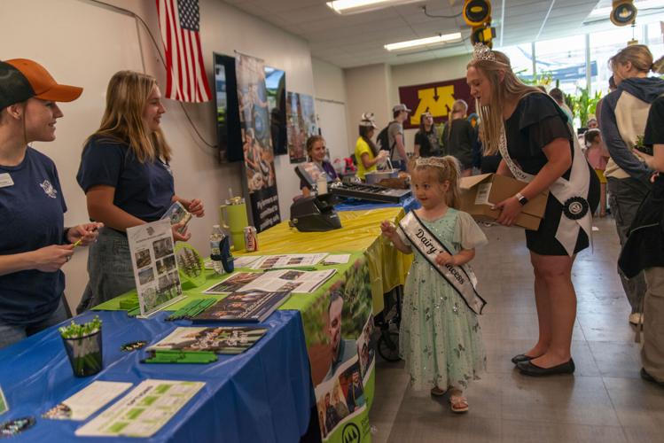 High school ag program shows off work | News | hometownsource.com