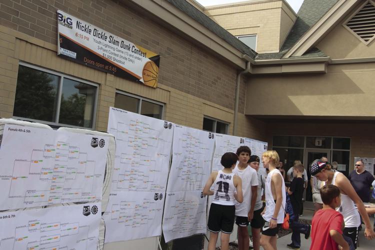 Annual Nickle Dickle Day draws crowds to Waconia | Community ...