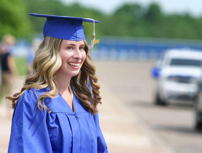 A parade of grads in Rogers | Elk River Star News | hometownsource.com