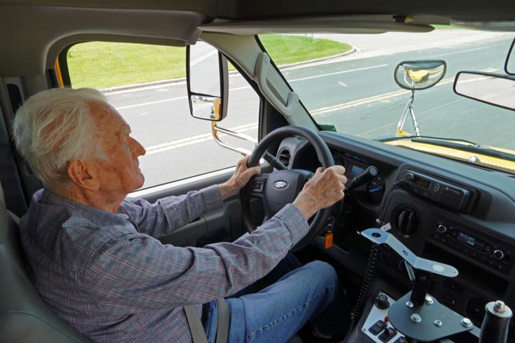 94-year-old Brooklyn Park man is the world’s oldest bus driver | Local ...