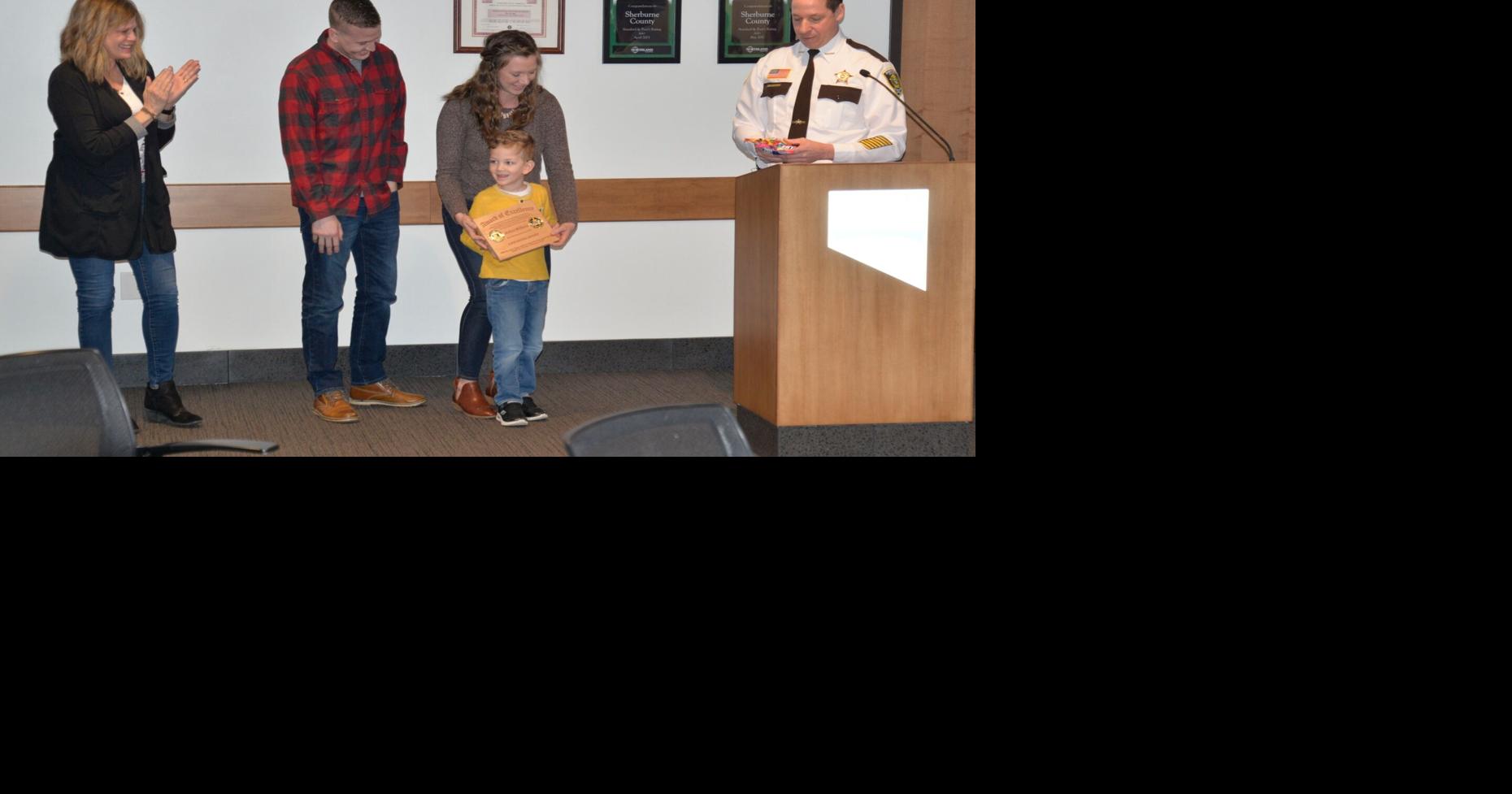 Sheriff Brott presents boy, 4, with life saving award | Elk River Star News | hometownsource.com