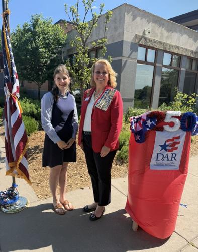 Lake Minnetonka DAR plants their roots with new Liberty tree | Wayzata ...