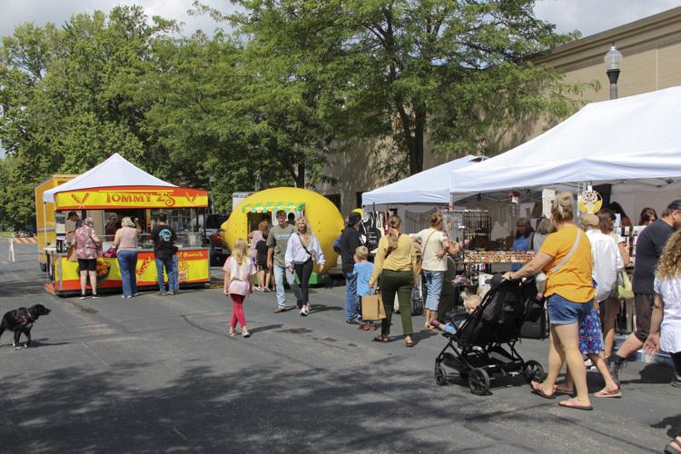 Many enjoy Cambridge Arts and Crafts Fair | Free | hometownsource.com