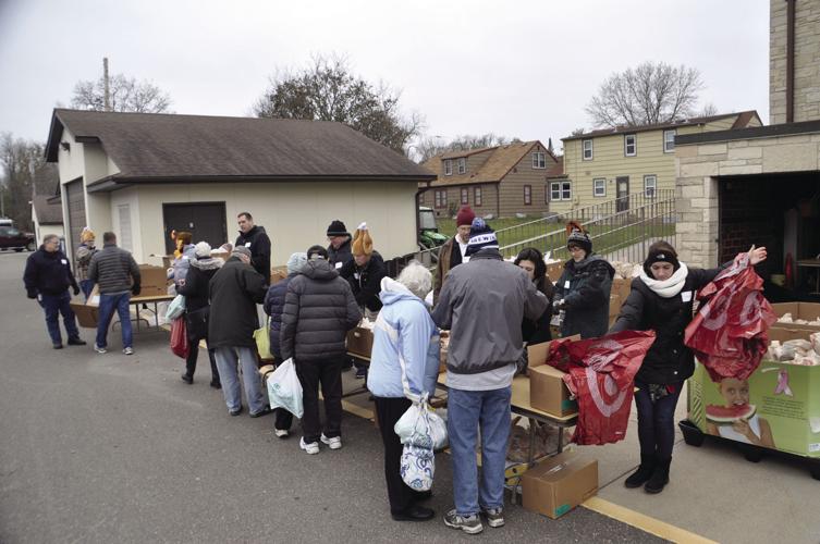 ICA Food Shelf provides 617 families with Thanksgiving dinner ...