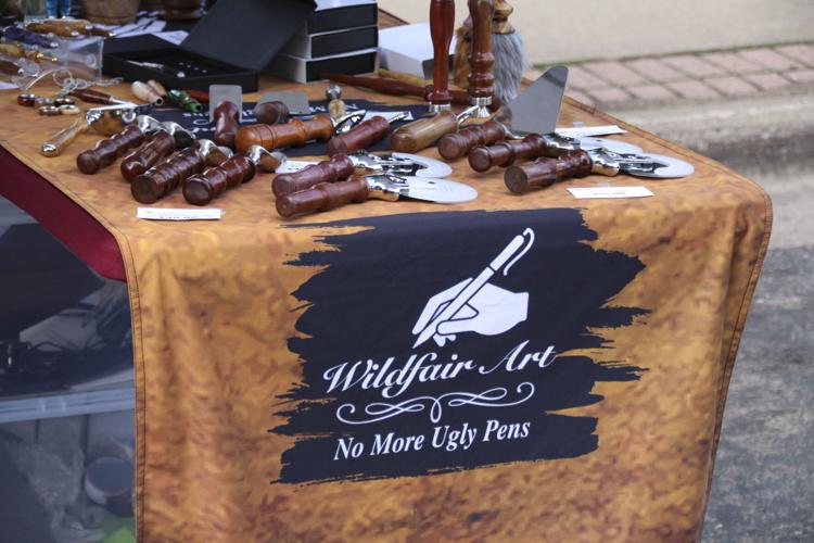Many enjoy Cambridge Arts and Crafts Fair | Free | hometownsource.com